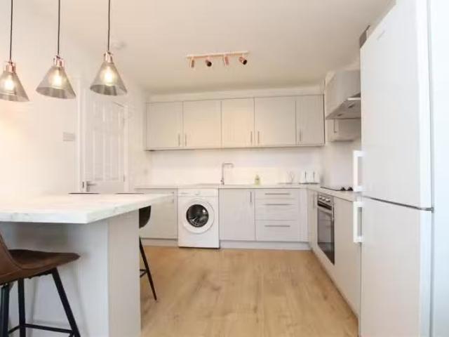 2 bedroom flat for rent in High Street, Twerton, Bath, BA2