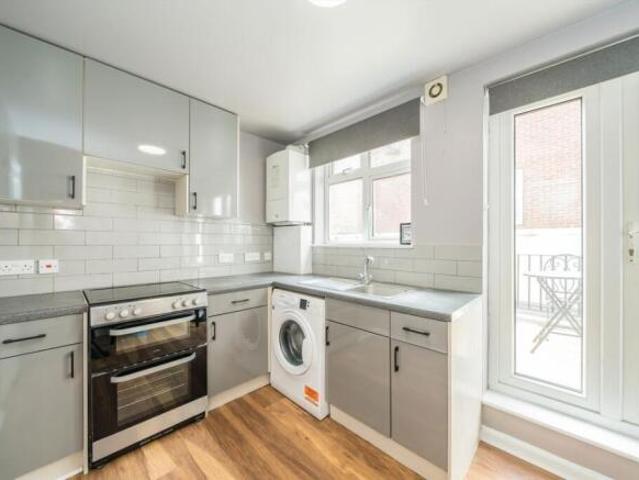 2 bedroom flat for rent in High Street, Whitton, TW2
