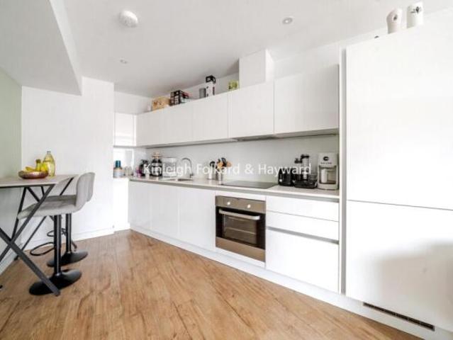 2 bedroom flat for rent in High Street, Acton, London, W3