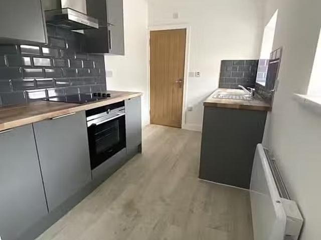 2 bedroom flat for rent in High Street, Barry, Vale Of Glamorg.
