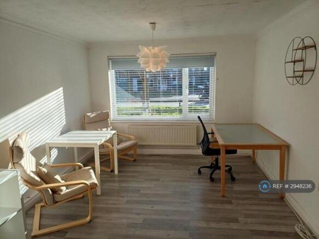 2 bedroom flat for rent in High Street, Chesterton, Cambridge, CB4