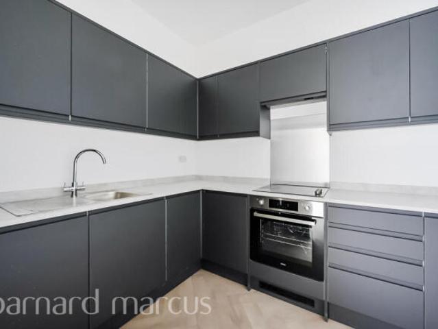 2 bedroom flat for rent in High Street, CROYDON, CR0