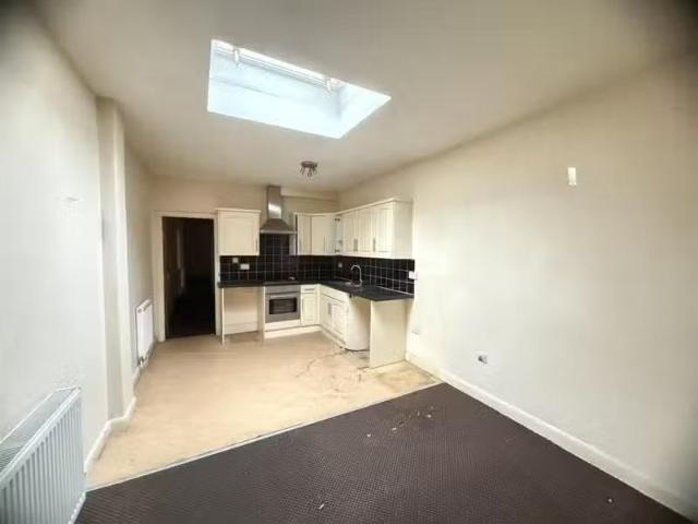2 bedroom flat for rent in High Street, Erdington, Birmingham.