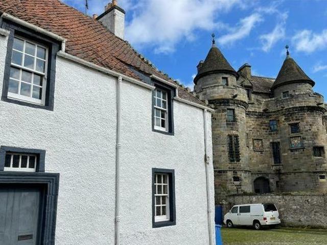2 Bedroom Flat For Rent In High Street, Falkland