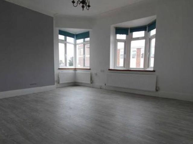 2 bedroom flat for rent in High Street Hadleigh SS7