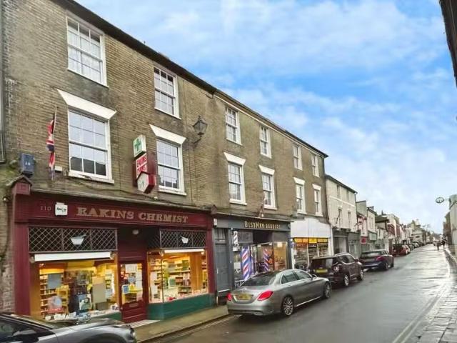 2 bedroom flat for rent in High Street, Hythe, CT21