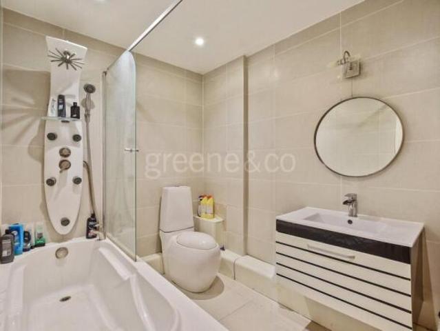 2 bedroom flat for rent in High Street London N8