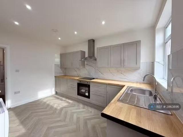 2 bedroom flat for rent in High Street, Loughborough, LE11