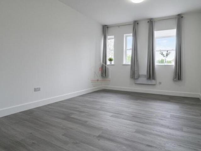 2 bedroom flat for rent in High Street, Llandaff, Cardiff, CF5
