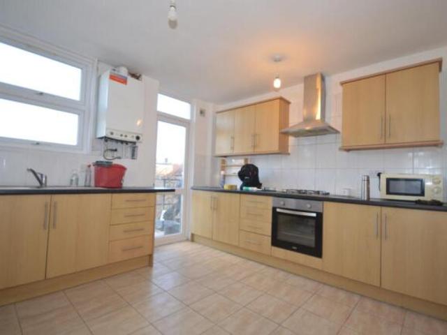2 bedroom flat for rent in High Street North, East Ham, London, E6