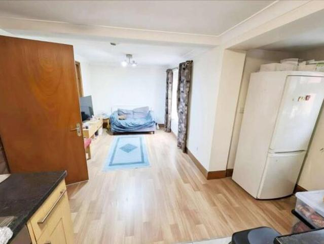2 bedroom flat for rent in High Street North, East Ham, Newham, London, E6