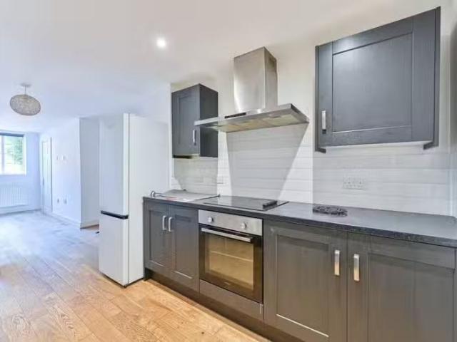 2 bedroom flat for rent in High Street, Orpington, BR6