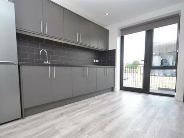 2 bedroom flat for rent in High Street Orpington BR6