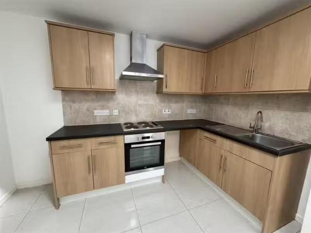 2 bedroom flat for rent in High Street, Polegate, BN26