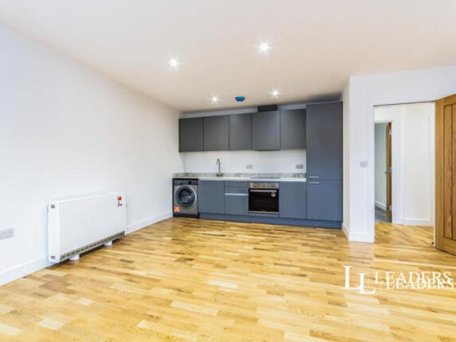 2 bedroom flat for rent in High Street, Sevenoaks, Kent, TN13