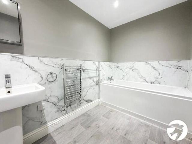 2 bedroom flat for rent in High Street, Sittingbourne, Kent, ME10