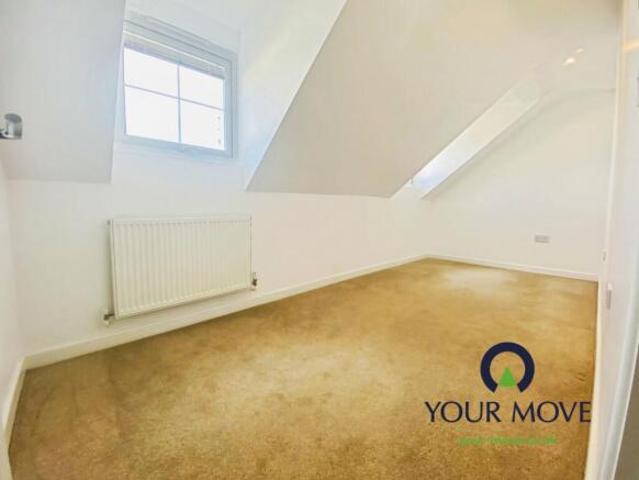 2 bedroom flat for rent in High Street, Sittingbourne, Kent, ME10
