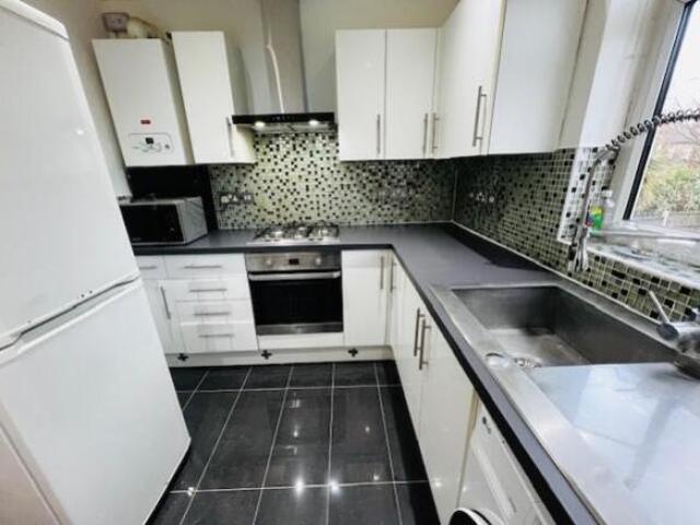 2 bedroom flat for rent in High Street South, London, E6