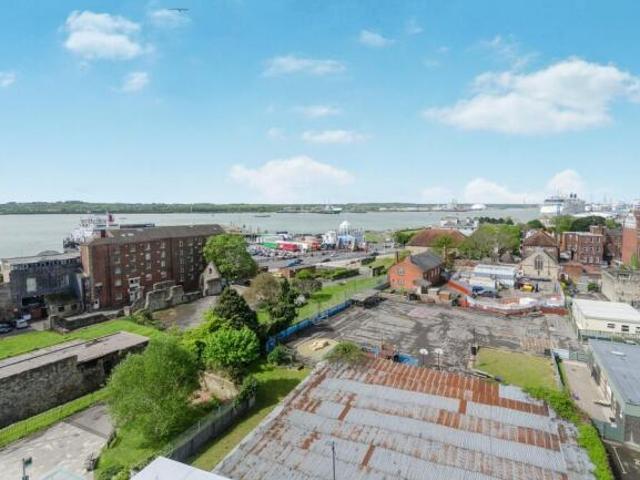 2 bedroom flat for rent in High Street, SOUTHAMPTON, SO14