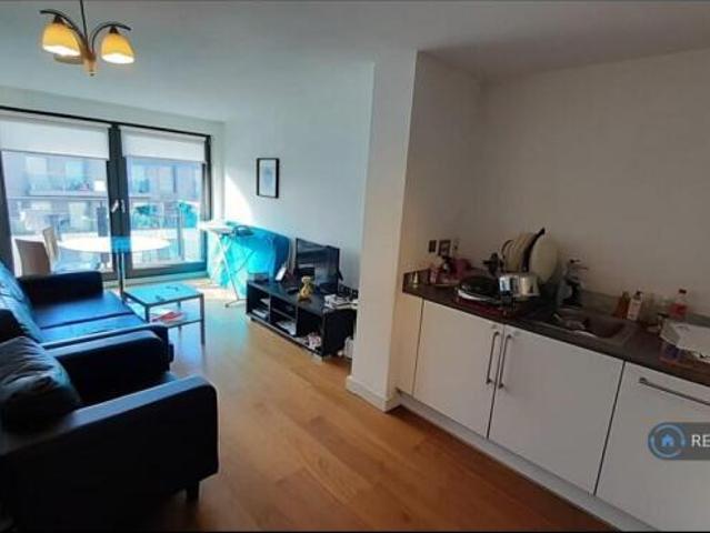2 bedroom flat for rent in High Street, Slough, SL1