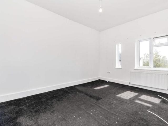 2 bedroom flat for rent in High Street Swanley BR8