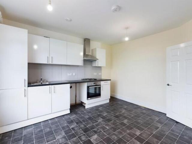 2 bedroom flat for rent in High Street, Swanley, BR8