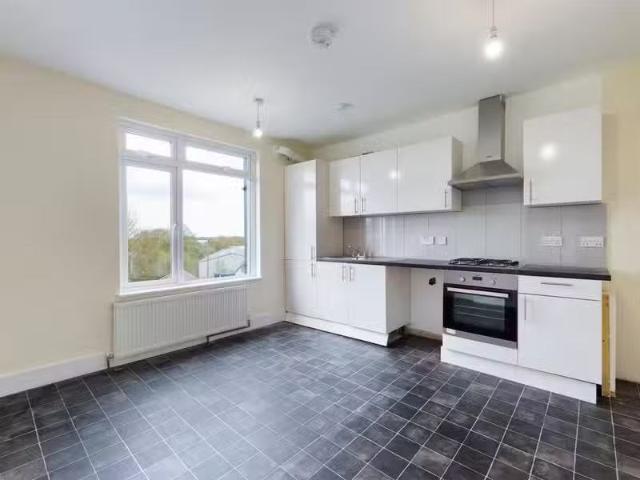 2 bedroom flat for rent in High Street, Swanley, BR8