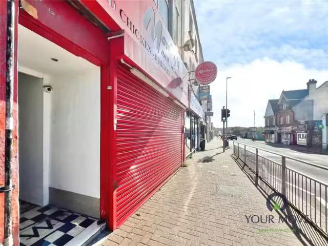 2 bedroom flat for rent in High Street, Swanley, Kent, BR8