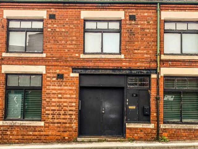 2 bedroom flat for rent in High Street Stockport SK1