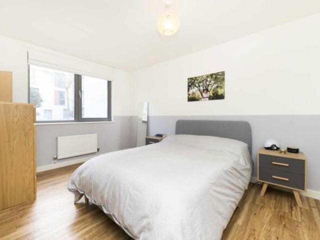 2 bedroom flat for rent in High Street, Stratford, E15