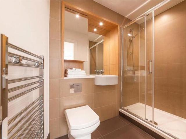 2 bedroom flat for rent in High Street, Stratford, E15