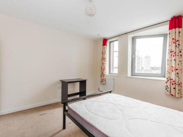 2 bedroom flat for rent in High Street, Stratford, London, E15