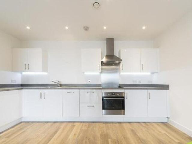 2 Bedroom Flat For Rent In High Street, Sutton