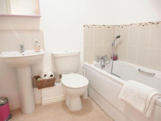 2 bedroom flat for rent in Highcroft Road, Winchester, Hampshire, SO22