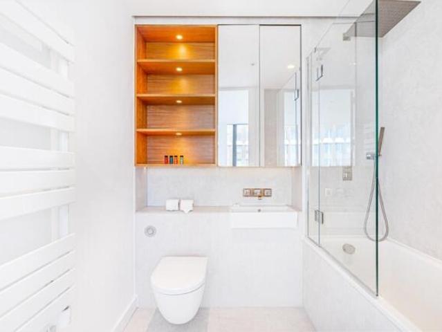 2 bedroom flat for rent in Highgate Hill, London, N19