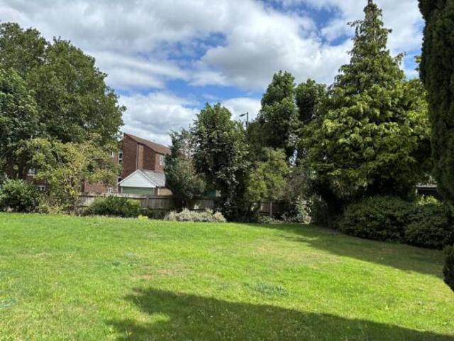 2 bedroom flat for rent in Highview Road, Sidcup, DA14