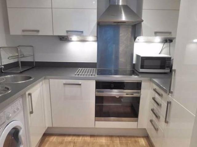 2 bedroom flat for rent in Hill Quays 8 Commercial Street Southern Gateway M15