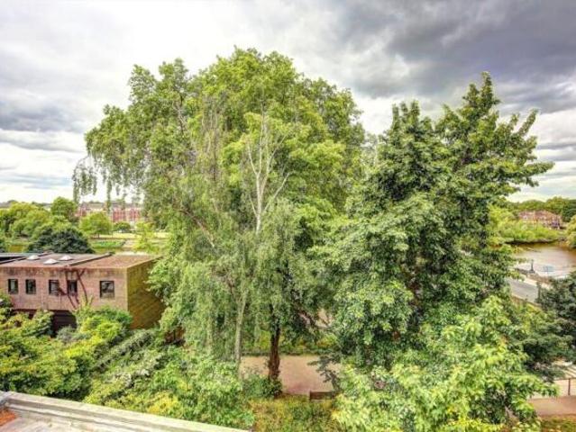 2 bedroom flat for rent in Hill Rise, Richmond, TW10