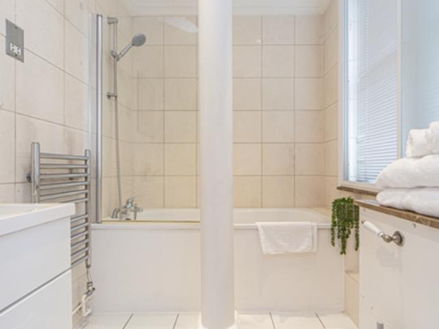 2 bedroom flat for rent in Hill Street, City Of Westminster, London, W1J