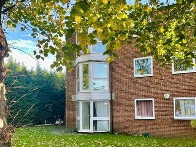 2 bedroom flat for rent in Hill View Road Twickenham TW1