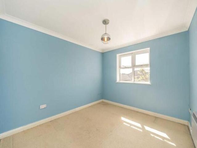 2 bedroom flat for rent in Hillary Drive, Isleworth, TW7