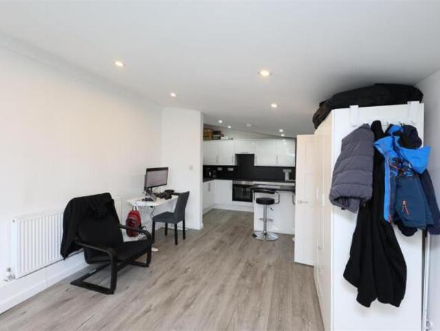 2 bedroom flat for rent in Hillingdon Avenue, Sevenoaks, TN13