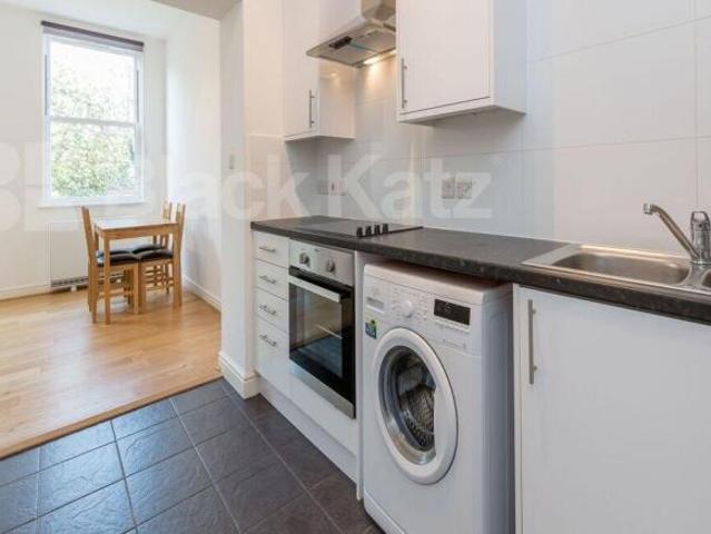 2 bedroom flat for rent in Hillmarton Road, Islington / Caledonian Road N7