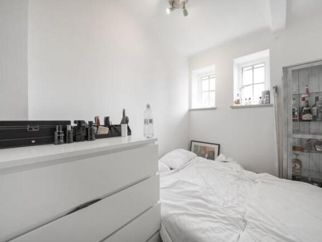 2 bedroom flat for rent in Hillsborough Court, Mortimer Crescent, NW6