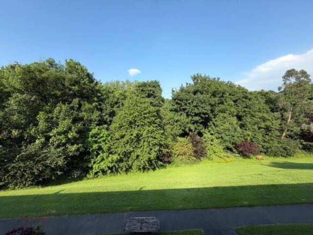 2 bedroom flat for rent in Hillside Court, Leeds, West Yorkshire, UK, LS7