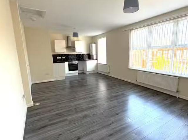2 bedroom flat for rent in Hillside Road, Wallasey, Merseyside.