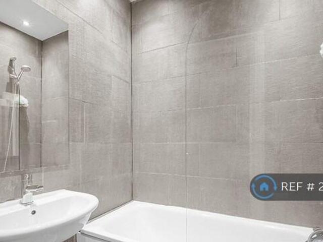 2 bedroom flat for rent in Hilltop Court, London, NW8