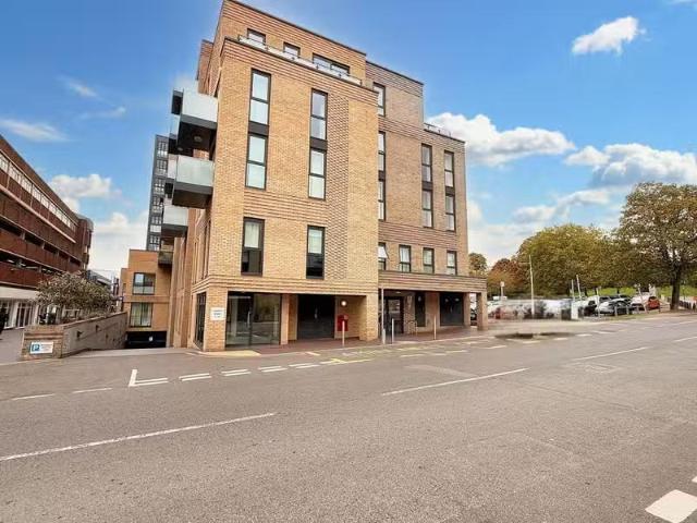 2 bedroom flat for rent in Homefield Rise, Orpington, BR6 0FE.