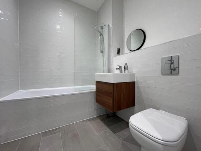 2 bedroom flat for rent in Homer Road, Solihull, West Midlands, B91