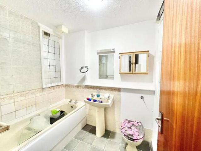 2 bedroom flat for rent in Honeywood Close, Hilsea, PO3